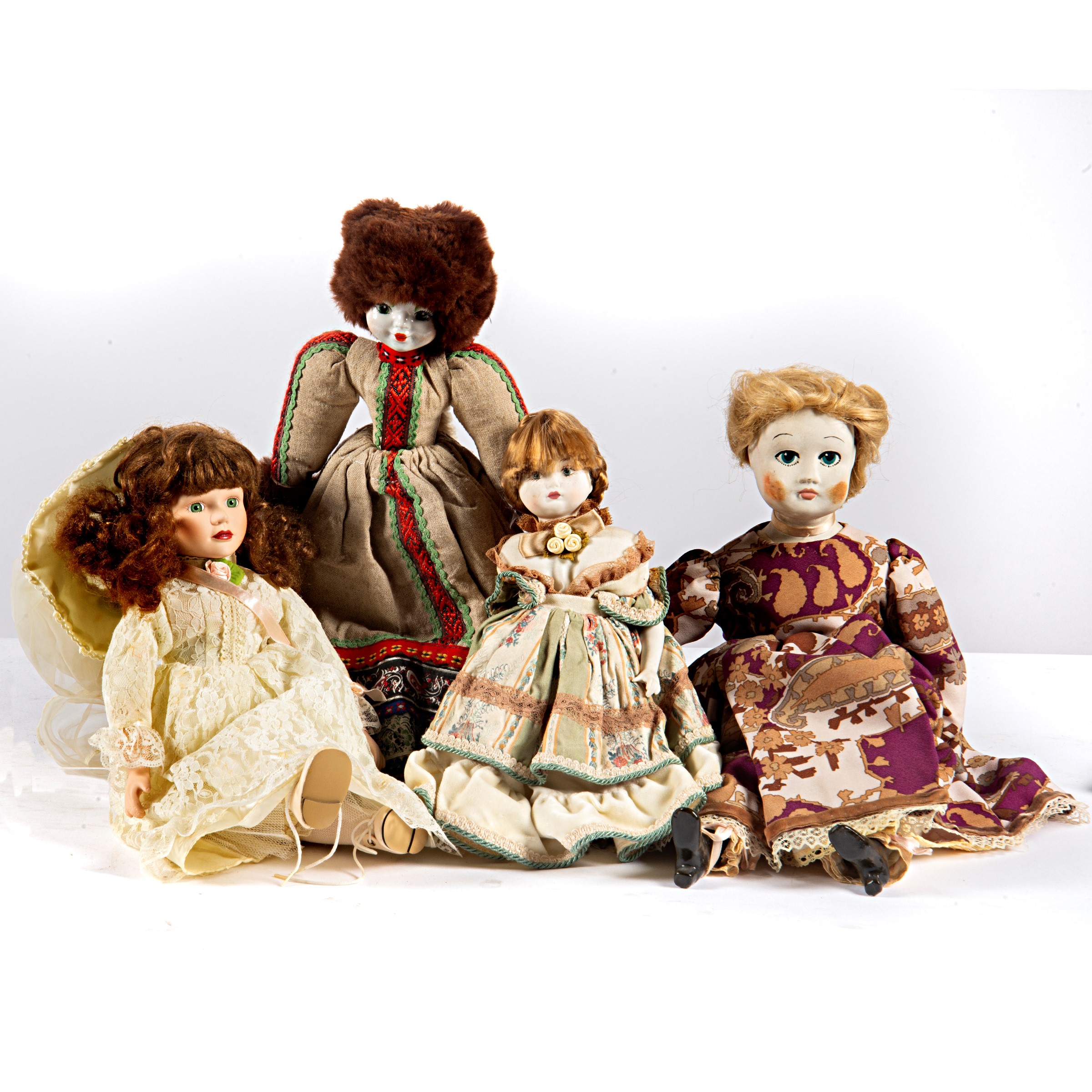 Diciotto bambole da collezione, sec. XX - Asta Arredi, mobili e dipinti ...